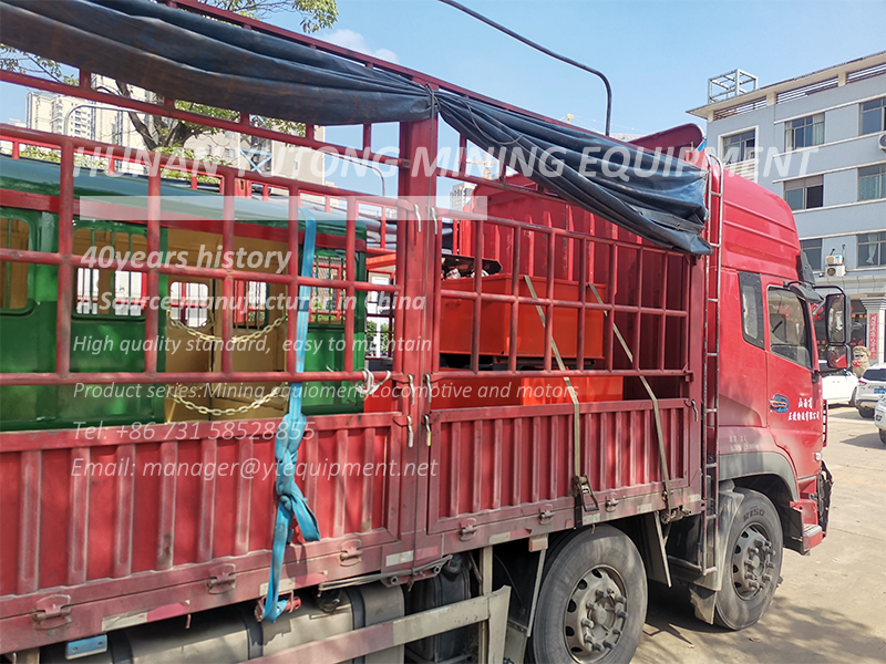 2.5-ton battery locomotive and man-carriages sent to coal mine