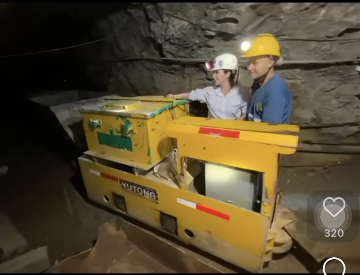 Feedback video of 2.5 ton battery locomotive from the gold mining ...